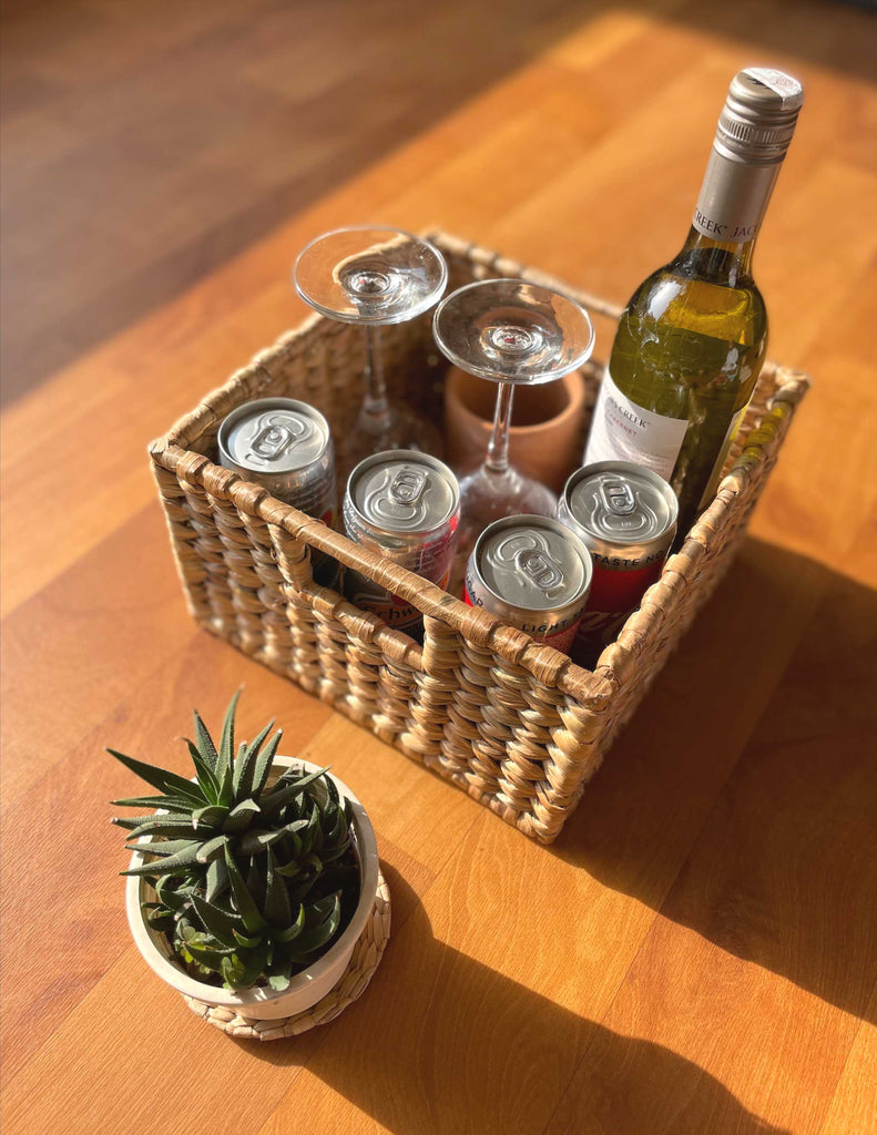 Handcrafted Water Hyacinth Bottle Caddy With Cane Frame – Pine cone™